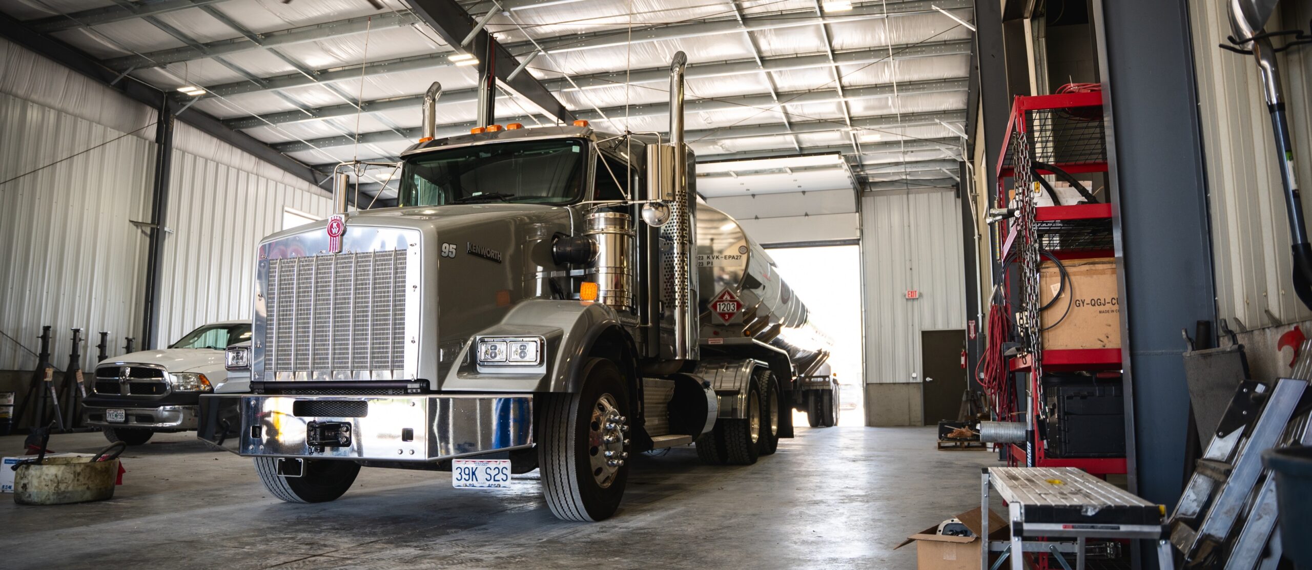 Truck Service Shop - Robertson-Williams Transport